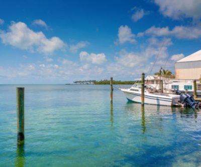 What information is usually found on the capacity plate of a powerboat ...